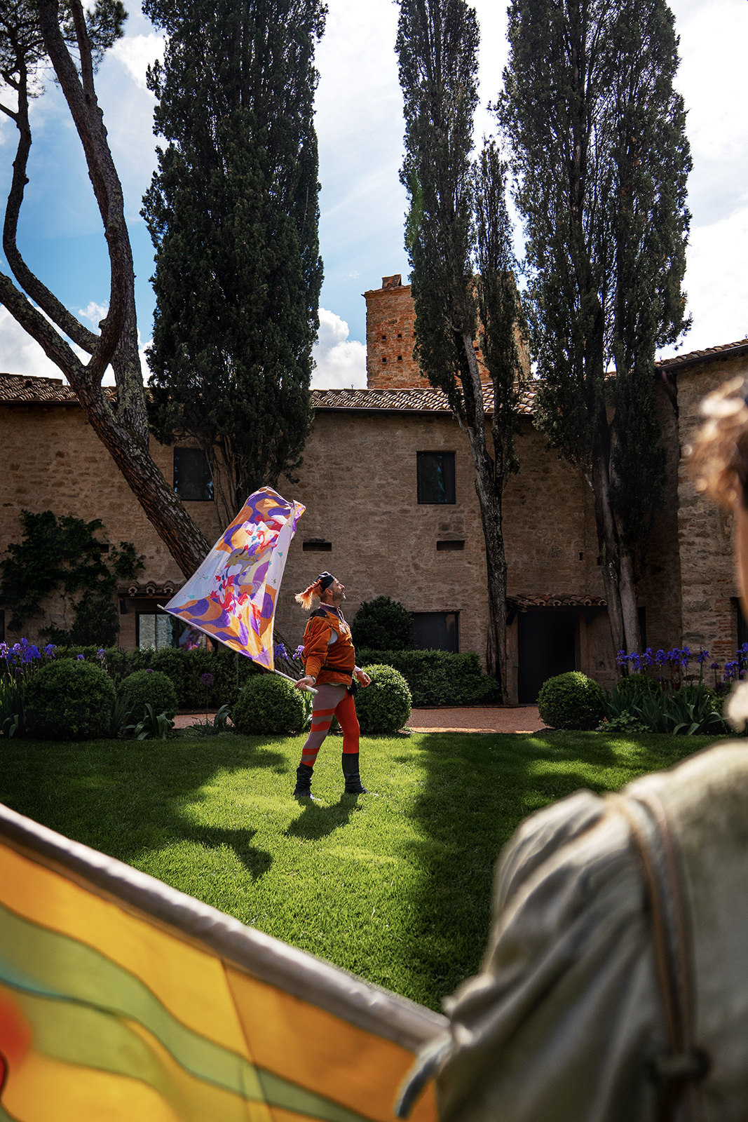 FLAG-THROWING | Reschio