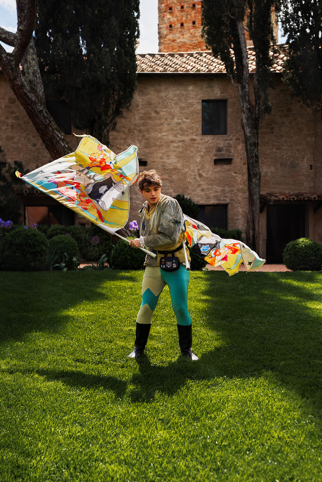 FLAG-THROWING | Reschio